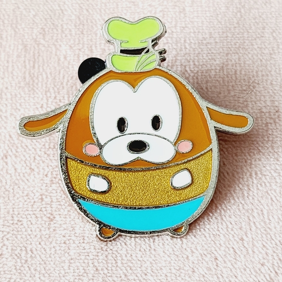 Disney | Jewelry | Goofy Disney Pin | Poshmark
